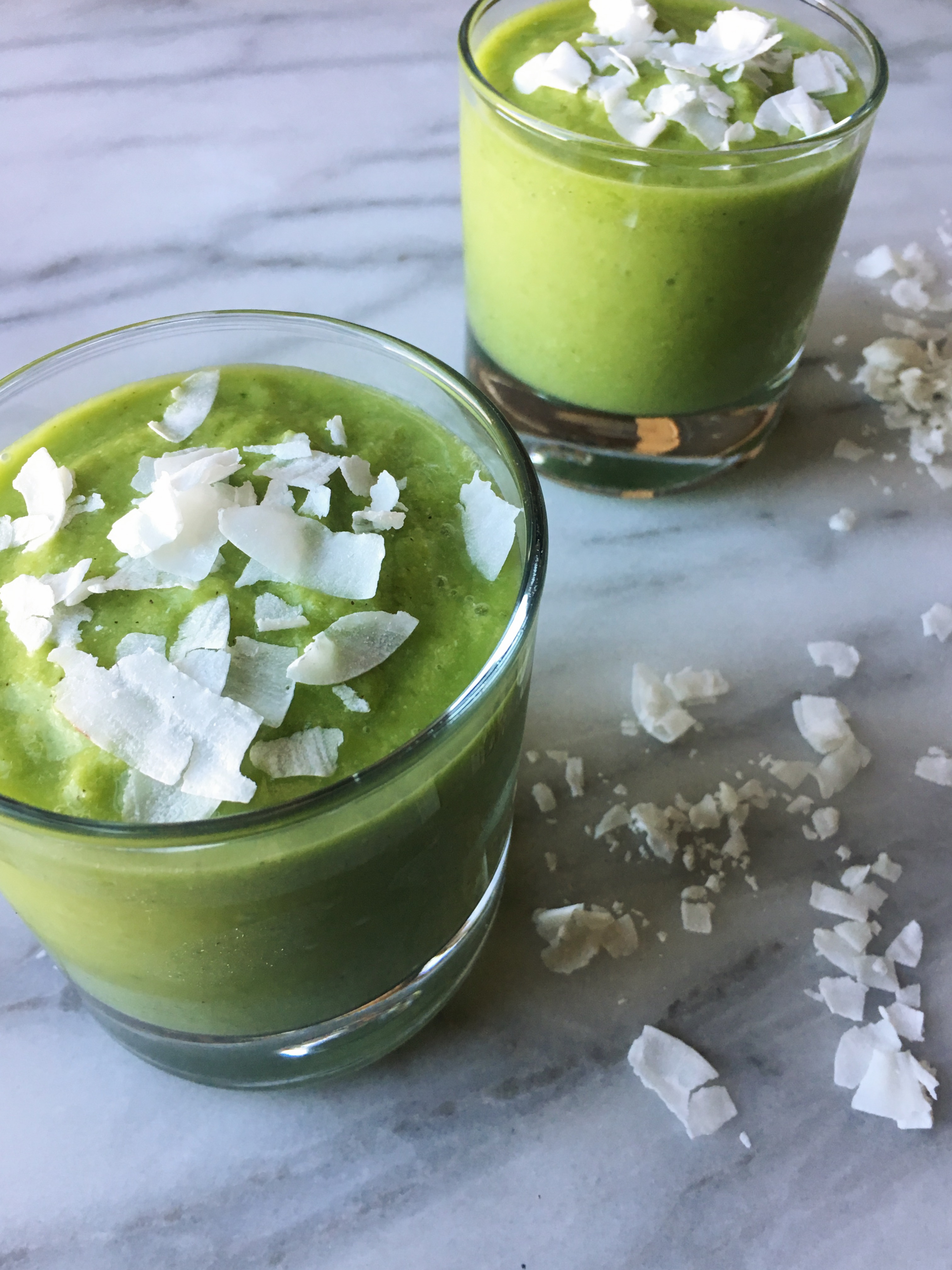 Tropical Kiwi Avo Smoothie – T I N Y K I T C H E N